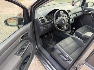 Grey Volkswagen Touran 2011 in Kaunas, with an engine capacity of 1.97 L and mileage of 410 thousand km for 3150 €, photo 10 on AUTOMOTO.COM.LV
