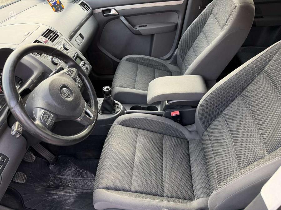 Grey Volkswagen Touran 2011 in Kaunas, with an engine capacity of 1.97 L and mileage of 410 thousand km for 3150 €, photo 11 on AUTOMOTO.COM.LV