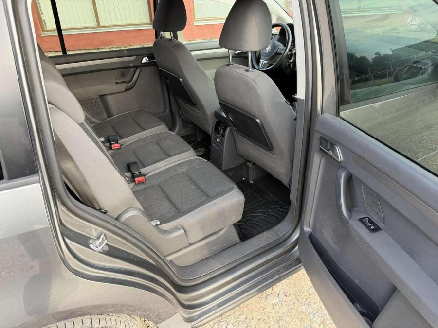 Grey Volkswagen Touran 2011 in Kaunas, with an engine capacity of 1.97 L and mileage of 410 thousand km for 3150 €, photo 13 on AUTOMOTO.COM.LV