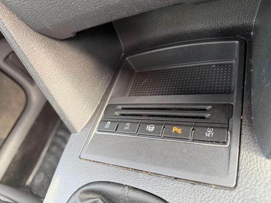 Grey Volkswagen Touran 2011 in Kaunas, with an engine capacity of 1.97 L and mileage of 410 thousand km for 3150 €, photo 17 on AUTOMOTO.COM.LV