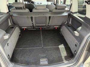 Grey Volkswagen Touran 2011 in Kaunas, with an engine capacity of 1.97 L and mileage of 410 thousand km for 3150 €, photo 20 on AUTOMOTO.COM.LV