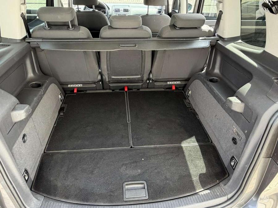 Grey Volkswagen Touran 2011 in Kaunas, with an engine capacity of 1.97 L and mileage of 410 thousand km for 3150 €, photo 20 on AUTOMOTO.COM.LV