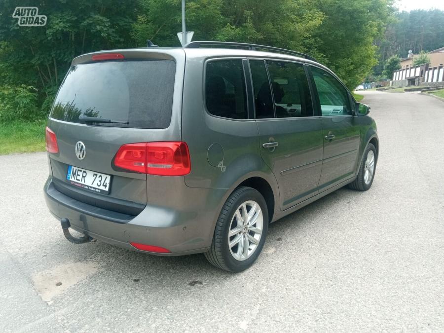 Grey Volkswagen Touran 2011 in Vilnius, with an engine capacity of 1.60 L and mileage of 310 thousand km for 4890 €, photo 5 on AUTOMOTO.COM.LV
