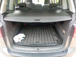 Grey Volkswagen Touran 2011 in Vilnius, with an engine capacity of 1.60 L and mileage of 310 thousand km for 4890 €, photo 16 on AUTOMOTO.COM.LV