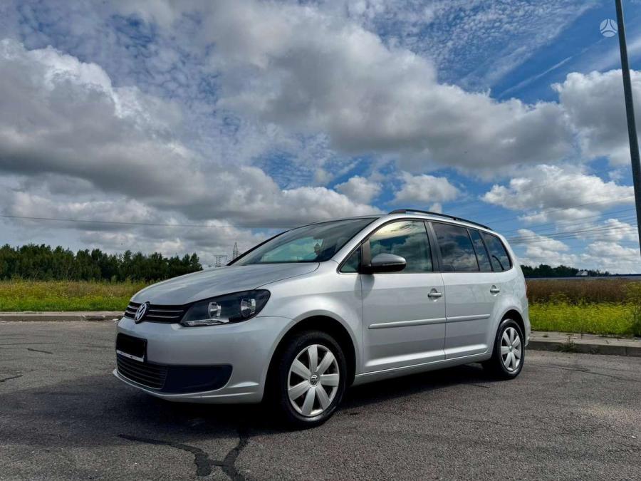 Grey Volkswagen Touran 2011 in Panevezys, with an engine capacity of 1.20 L and mileage of 305 thousand km for 2499 €, photo 3 on AUTOMOTO.COM.LV