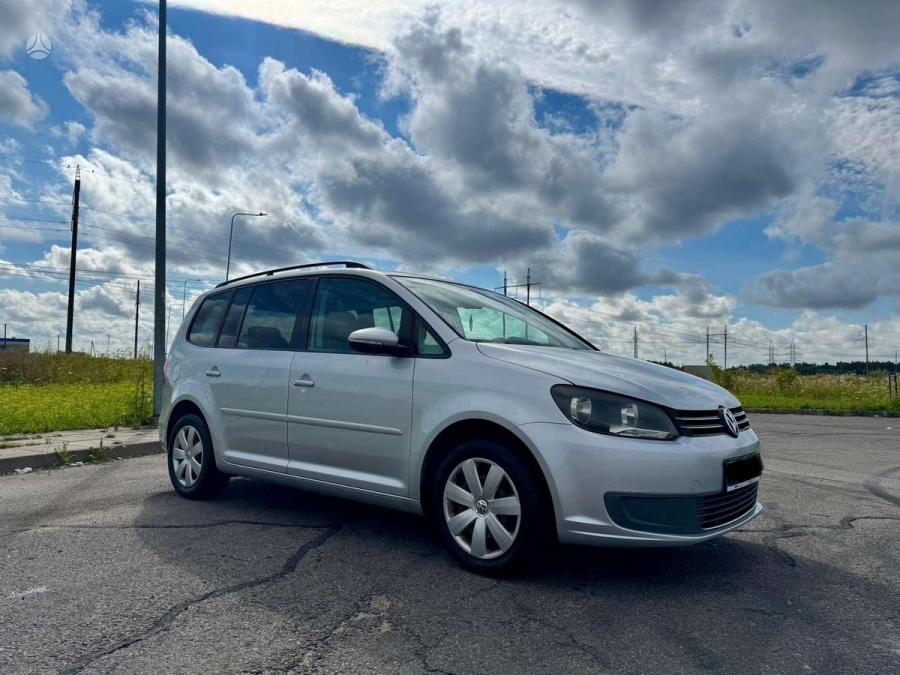 Grey Volkswagen Touran 2011 in Panevezys, with an engine capacity of 1.20 L and mileage of 305 thousand km for 2499 €, photo 5 on AUTOMOTO.COM.LV