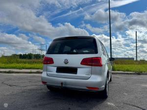 Grey Volkswagen Touran 2011 in Panevezys, with an engine capacity of 1.20 L and mileage of 305 thousand km for 2499 €, photo 7 on AUTOMOTO.COM.LV