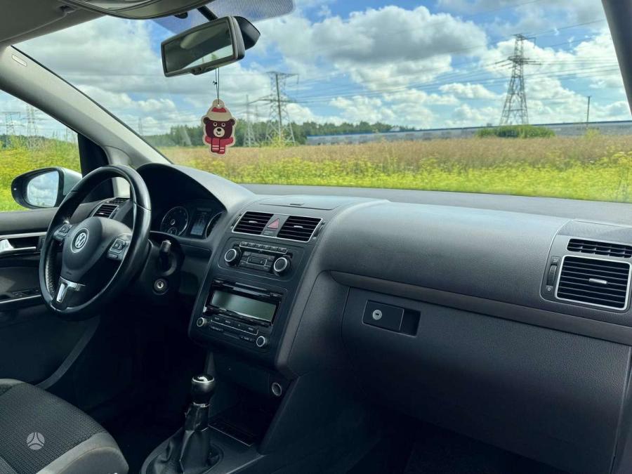 Grey Volkswagen Touran 2011 in Panevezys, with an engine capacity of 1.20 L and mileage of 305 thousand km for 2499 €, photo 13 on AUTOMOTO.COM.LV