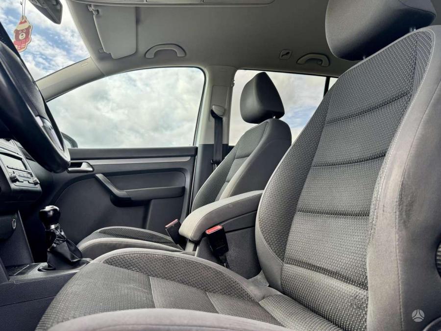 Grey Volkswagen Touran 2011 in Panevezys, with an engine capacity of 1.20 L and mileage of 305 thousand km for 2499 €, photo 14 on AUTOMOTO.COM.LV