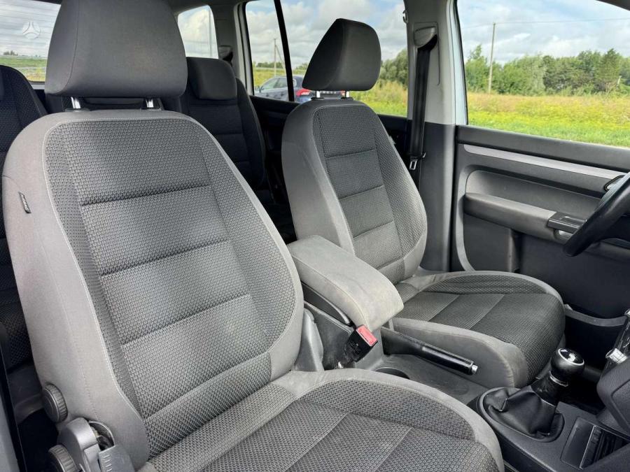 Grey Volkswagen Touran 2011 in Panevezys, with an engine capacity of 1.20 L and mileage of 305 thousand km for 2499 €, photo 15 on AUTOMOTO.COM.LV
