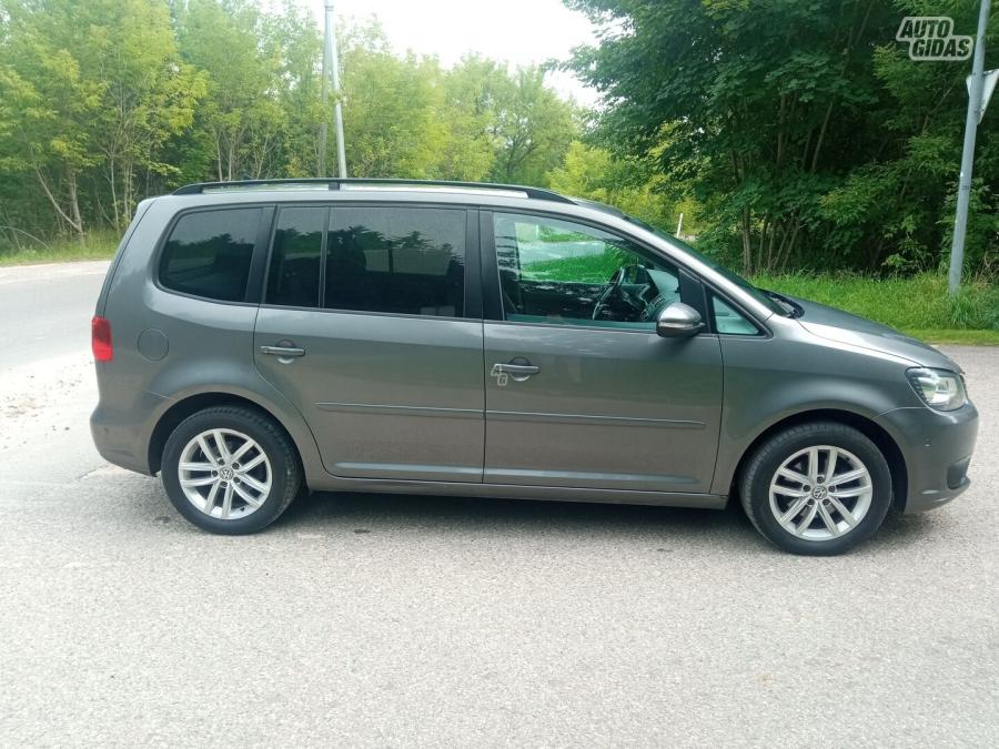 Grey Volkswagen Touran 2011 in Vilnius, with an engine capacity of 1.60 L and mileage of 310 thousand km for 4890 €, photo 4 on AUTOMOTO.COM.LV
