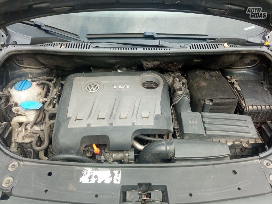 Grey Volkswagen Touran 2011 in Vilnius, with an engine capacity of 1.60 L and mileage of 310 thousand km for 4890 €, photo 24 on AUTOMOTO.COM.LV