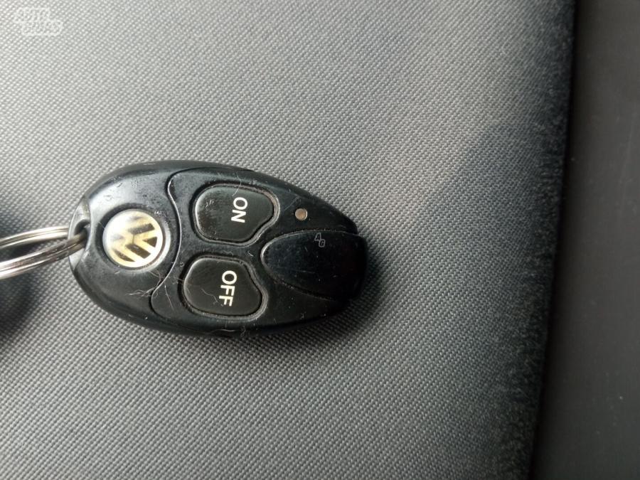 Grey Volkswagen Touran 2011 in Vilnius, with an engine capacity of 1.60 L and mileage of 310 thousand km for 4890 €, photo 25 on AUTOMOTO.COM.LV