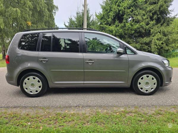 Grey Volkswagen Touran 2011 in Utena, with an engine capacity of 1.60 L and mileage of 299 thousand km for 4100 €, photo 6 on AUTOMOTO.COM.LV