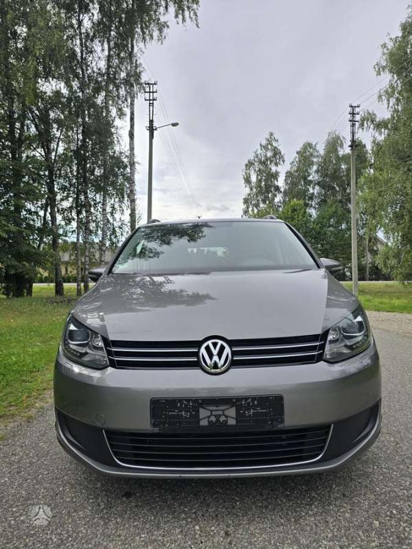 Grey Volkswagen Touran 2011 in Utena, with an engine capacity of 1.60 L and mileage of 299 thousand km for 4100 €, photo 9 on AUTOMOTO.COM.LV