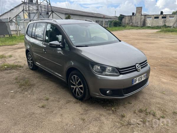 Grey Volkswagen Touran 2011 in Riga, with an engine capacity of 2.00 L and mileage of 225 thousand km for 6550 €, photo 2 on AUTOMOTO.COM.LV