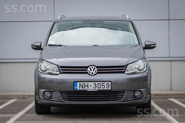 Pelēks Volkswagen Touran 2011 Rīga, ar dzinēja tilpumu 1.60 L un nobraukumu 282 tūkst. km par 4990 €, foto 2 vietnē AUTOMOTO.COM.LV