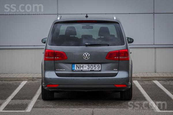 Pelēks Volkswagen Touran 2011 Rīga, ar dzinēja tilpumu 1.60 L un nobraukumu 282 tūkst. km par 4990 €, foto 5 vietnē AUTOMOTO.COM.LV