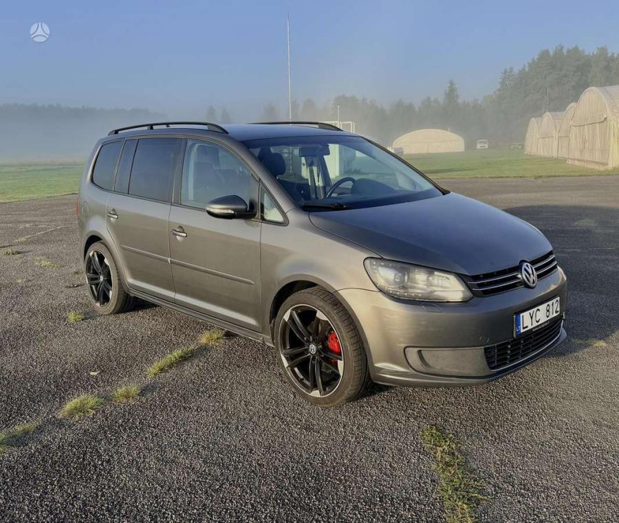 Pelēks Volkswagen Touran 2011 Kauņa, ar dzinēja tilpumu 1.60 L un nobraukumu 304 tūkst. km par 5000 €, foto 1 vietnē AUTOMOTO.COM.LV