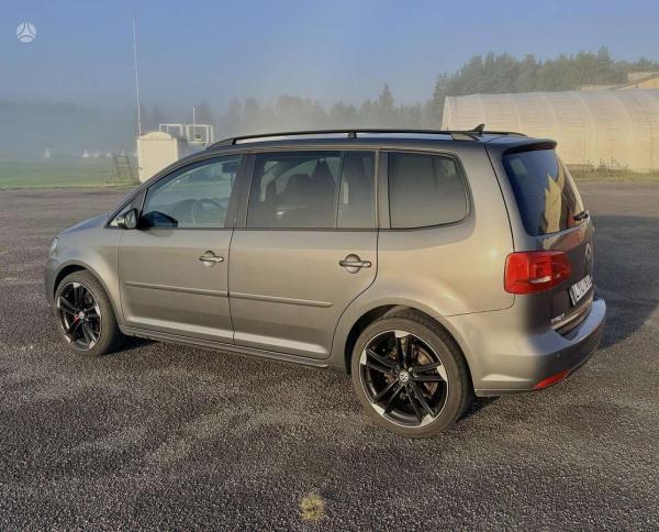 Фольксваген Туран 2011 в Каунас на AUTOMOTO.COM.LV Серый Фольксваген Туран 2011 в Каунас, объемом двигателя 1.60 л и пробегом 304 тыс. км за 5000 €, фото 4 на AUTOMOTO.COM.LV