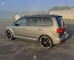 Pelēks Volkswagen Touran 2011 Kauņa, ar dzinēja tilpumu 1.60 L un nobraukumu 304 tūkst. km par 5000 €, foto 4 vietnē AUTOMOTO.COM.LV