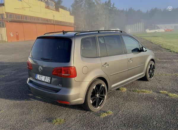 Фольксваген Туран 2011 в Каунас на AUTOMOTO.COM.LV Серый Фольксваген Туран 2011 в Каунас, объемом двигателя 1.60 л и пробегом 304 тыс. км за 5000 €, фото 5 на AUTOMOTO.COM.LV