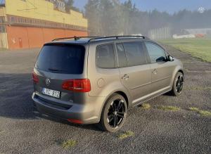 Pelēks Volkswagen Touran 2011 Kauņa, ar dzinēja tilpumu 1.60 L un nobraukumu 304 tūkst. km par 5000 €, foto 5 vietnē AUTOMOTO.COM.LV
