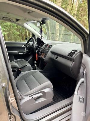 Pelēks Volkswagen Touran 2011 Kauņa, ar dzinēja tilpumu 1.60 L un nobraukumu 304 tūkst. km par 5000 €, foto 10 vietnē AUTOMOTO.COM.LV