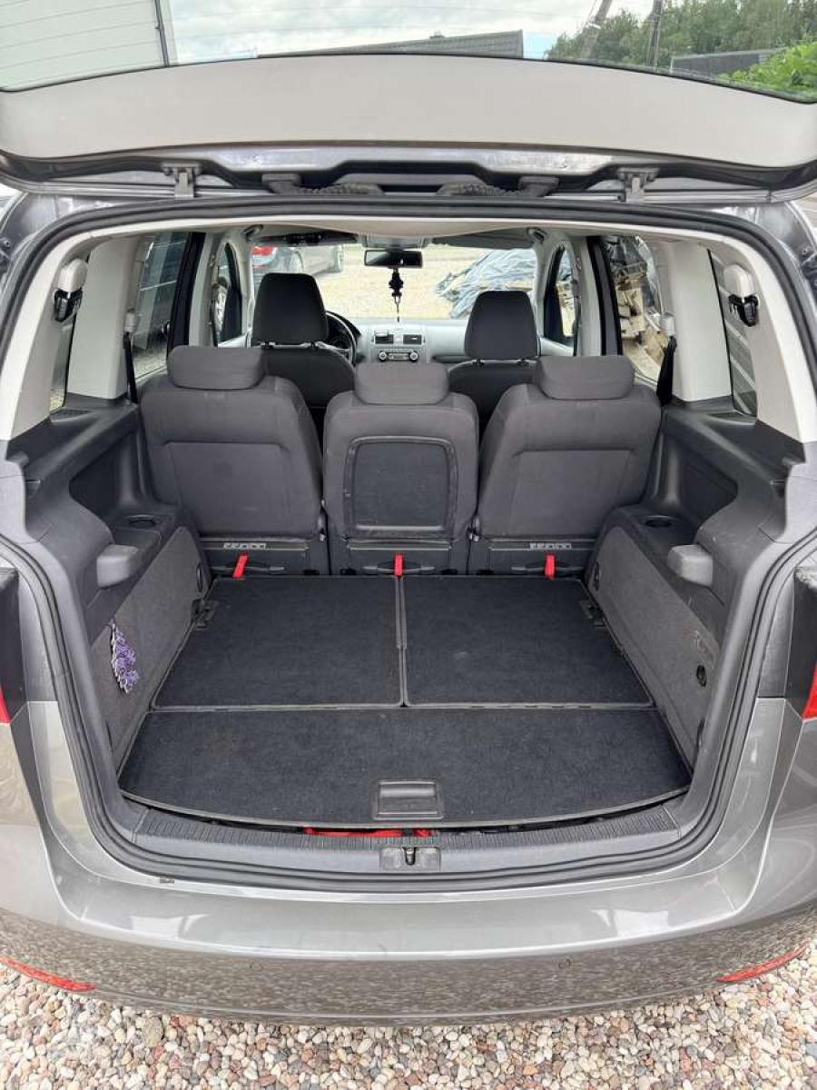 Pelēks Volkswagen Touran 2011 Kauņa, ar dzinēja tilpumu 1.60 L un nobraukumu 304 tūkst. km par 5000 €, foto 14 vietnē AUTOMOTO.COM.LV