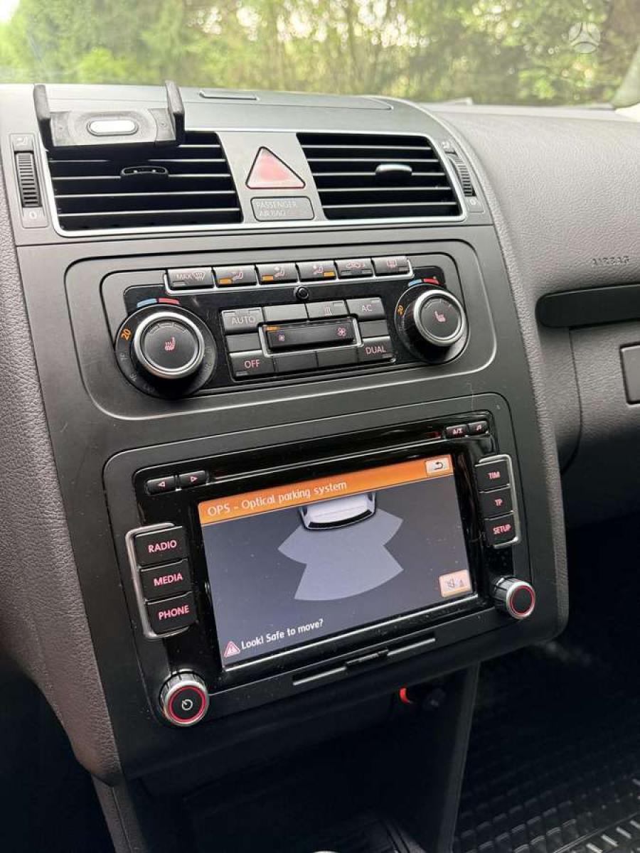 Pelēks Volkswagen Touran 2011 Kauņa, ar dzinēja tilpumu 1.60 L un nobraukumu 304 tūkst. km par 5000 €, foto 16 vietnē AUTOMOTO.COM.LV