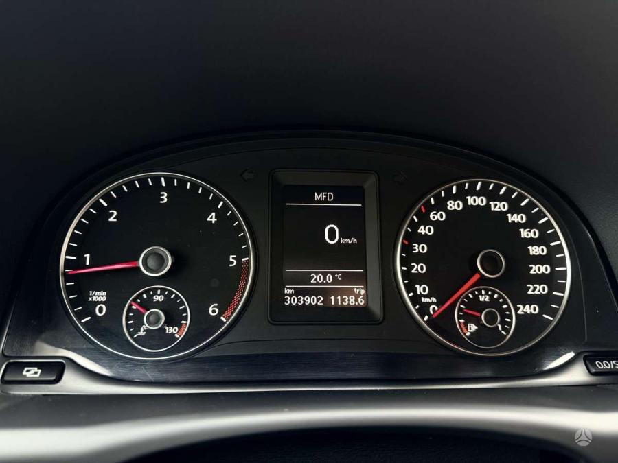 Pelēks Volkswagen Touran 2011 Kauņa, ar dzinēja tilpumu 1.60 L un nobraukumu 304 tūkst. km par 5000 €, foto 18 vietnē AUTOMOTO.COM.LV