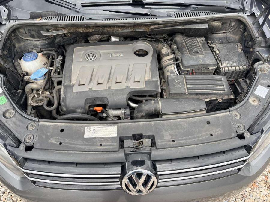 Pelēks Volkswagen Touran 2011 Kauņa, ar dzinēja tilpumu 1.60 L un nobraukumu 304 tūkst. km par 5000 €, foto 19 vietnē AUTOMOTO.COM.LV