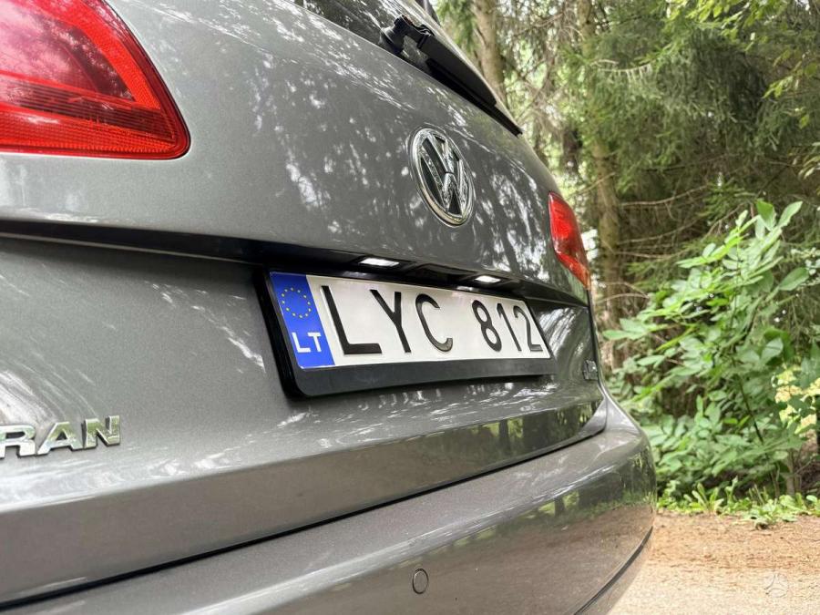 Pelēks Volkswagen Touran 2011 Kauņa, ar dzinēja tilpumu 1.60 L un nobraukumu 304 tūkst. km par 5000 €, foto 20 vietnē AUTOMOTO.COM.LV