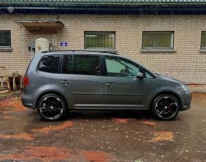 Pelēks Volkswagen Touran 2011 Kauņa, ar dzinēja tilpumu 1.60 L un nobraukumu 304 tūkst. km par 5000 €, foto 22 vietnē AUTOMOTO.COM.LV
