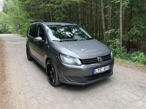Pelēks Volkswagen Touran 2011 Kauņa, ar dzinēja tilpumu 1.60 L un nobraukumu 304 tūkst. km par 5000 €, foto 24 vietnē AUTOMOTO.COM.LV