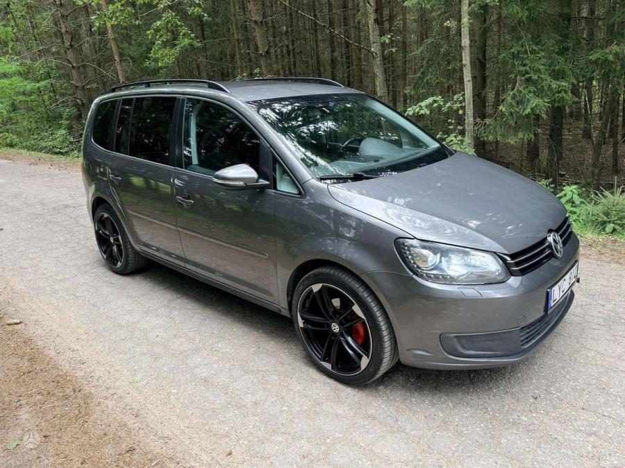 Pelēks Volkswagen Touran 2011 Kauņa, ar dzinēja tilpumu 1.60 L un nobraukumu 304 tūkst. km par 5000 €, foto 26 vietnē AUTOMOTO.COM.LV