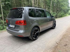 Pelēks Volkswagen Touran 2011 Kauņa, ar dzinēja tilpumu 1.60 L un nobraukumu 304 tūkst. km par 5000 €, foto 27 vietnē AUTOMOTO.COM.LV