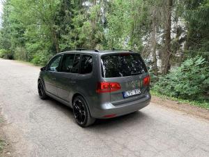 Pelēks Volkswagen Touran 2011 Kauņa, ar dzinēja tilpumu 1.60 L un nobraukumu 304 tūkst. km par 5000 €, foto 29 vietnē AUTOMOTO.COM.LV