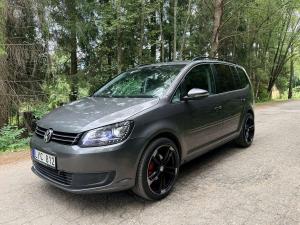 Pelēks Volkswagen Touran 2011 Kauņa, ar dzinēja tilpumu 1.60 L un nobraukumu 304 tūkst. km par 5000 €, foto 30 vietnē AUTOMOTO.COM.LV
