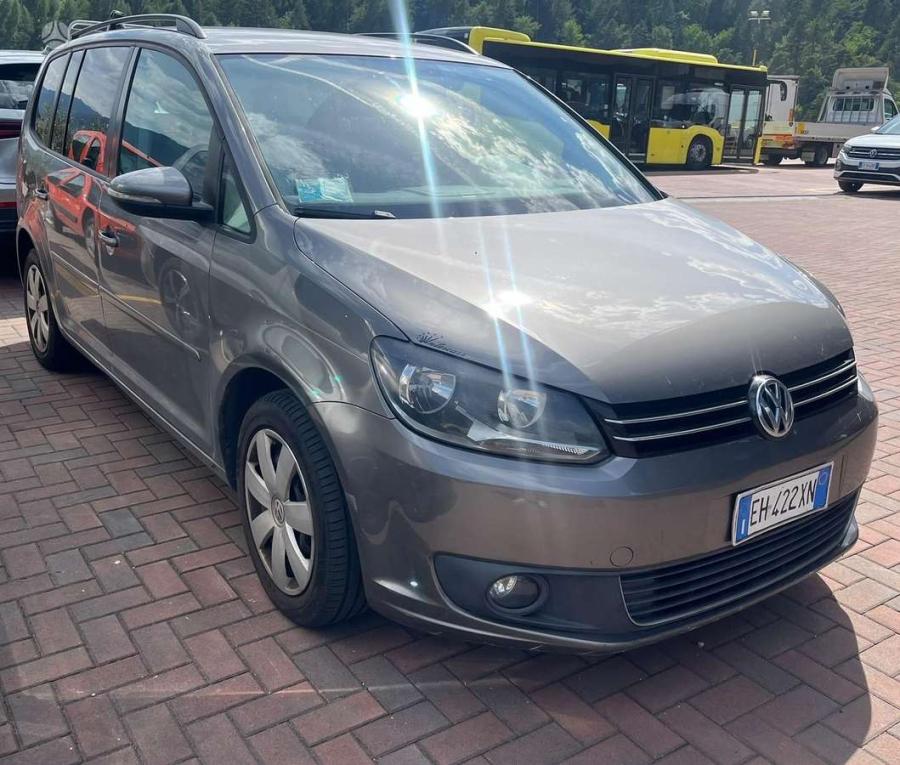 Pelēks Volkswagen Touran 2011 Kauņa, ar dzinēja tilpumu 1.60 L un nobraukumu 300 tūkst. km par 4750 €, foto 1 vietnē AUTOMOTO.COM.LV