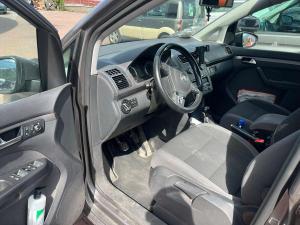 Pelēks Volkswagen Touran 2011 Kauņa, ar dzinēja tilpumu 1.60 L un nobraukumu 300 tūkst. km par 4750 €, foto 7 vietnē AUTOMOTO.COM.LV