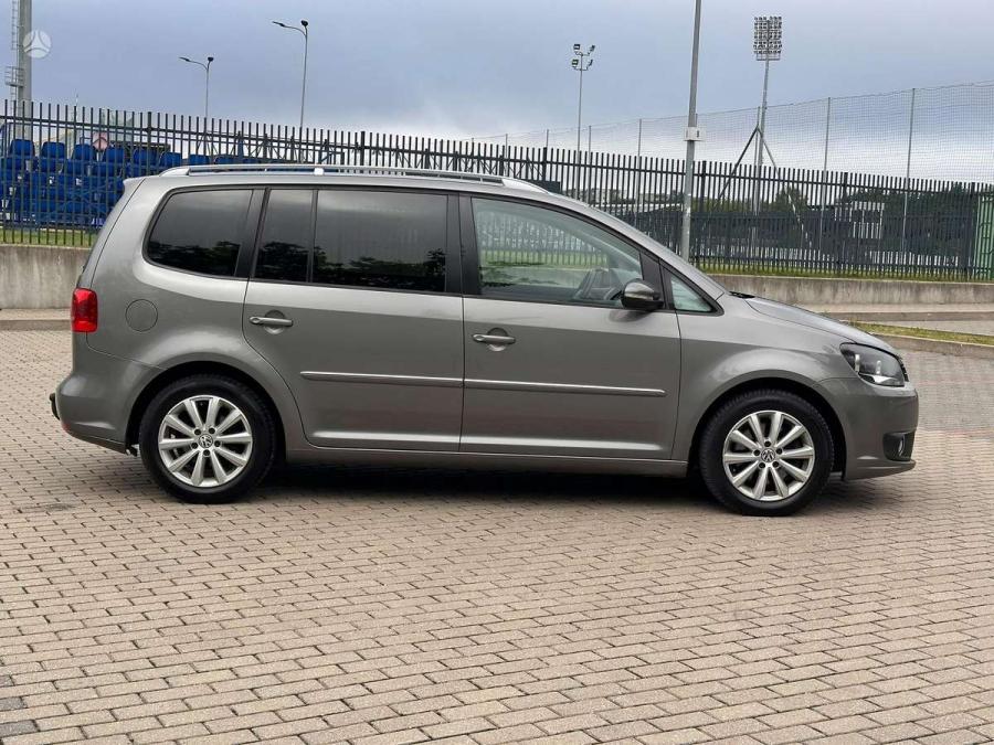 Pelēks Volkswagen Touran 2011 Jonava, ar dzinēja tilpumu 1.97 L un nobraukumu 299 tūkst. km par 5999 €, foto 9 vietnē AUTOMOTO.COM.LV