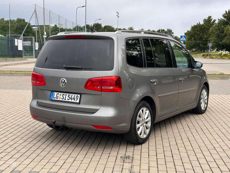 Pelēks Volkswagen Touran 2011 Jonava, ar dzinēja tilpumu 1.97 L un nobraukumu 299 tūkst. km par 5999 €, foto 11 vietnē AUTOMOTO.COM.LV