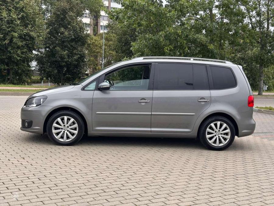 Pelēks Volkswagen Touran 2011 Jonava, ar dzinēja tilpumu 1.97 L un nobraukumu 299 tūkst. km par 5999 €, foto 13 vietnē AUTOMOTO.COM.LV