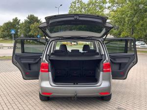 Pelēks Volkswagen Touran 2011 Jonava, ar dzinēja tilpumu 1.97 L un nobraukumu 299 tūkst. km par 5999 €, foto 14 vietnē AUTOMOTO.COM.LV