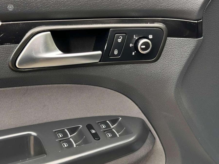 Pelēks Volkswagen Touran 2011 Jonava, ar dzinēja tilpumu 1.97 L un nobraukumu 299 tūkst. km par 5999 €, foto 19 vietnē AUTOMOTO.COM.LV