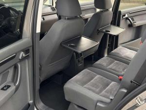 Pelēks Volkswagen Touran 2011 Jonava, ar dzinēja tilpumu 1.97 L un nobraukumu 299 tūkst. km par 5999 €, foto 21 vietnē AUTOMOTO.COM.LV