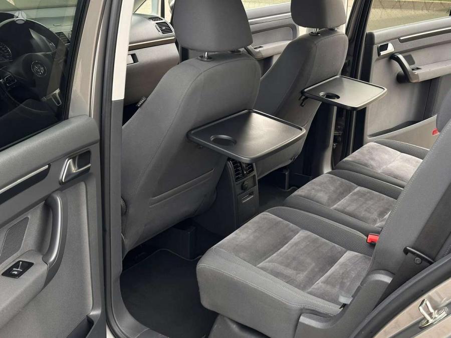 Pelēks Volkswagen Touran 2011 Jonava, ar dzinēja tilpumu 1.97 L un nobraukumu 299 tūkst. km par 5999 €, foto 21 vietnē AUTOMOTO.COM.LV