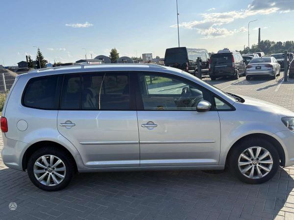 Фольксваген Туран 2011 в Таураге на AUTOMOTO.COM.LV Серый Фольксваген Туран 2011 в Таураге, объемом двигателя 1.97 л и пробегом 293 тыс. км за 4950 €, фото 5 на AUTOMOTO.COM.LV