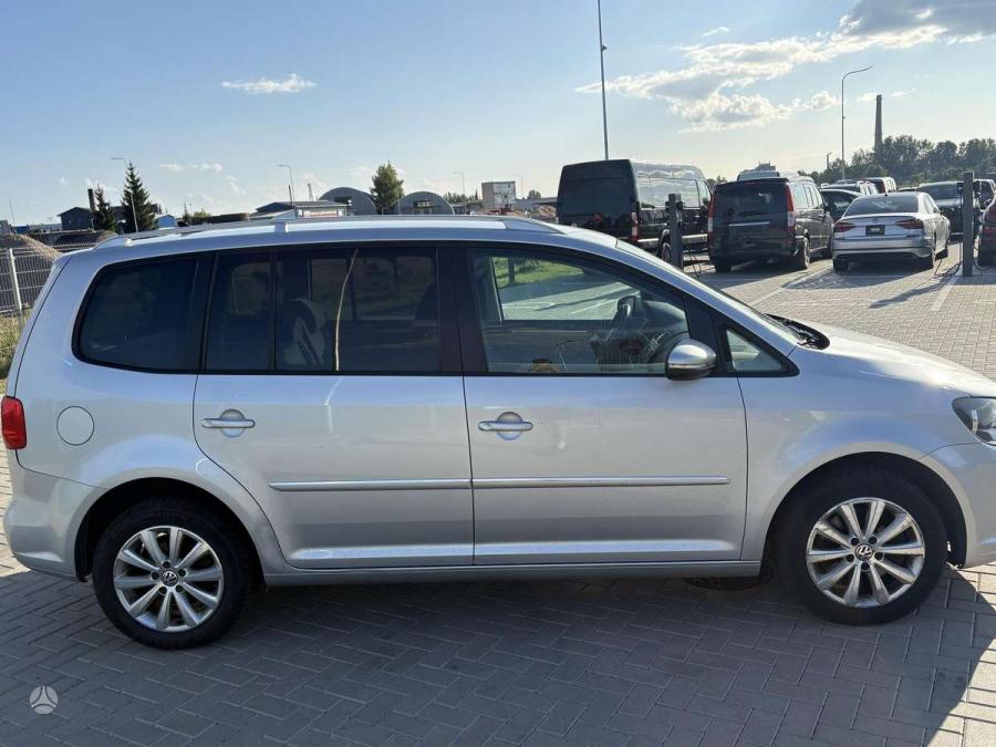 Pelēks Volkswagen Touran 2011 Tauragė, ar dzinēja tilpumu 1.97 L un nobraukumu 293 tūkst. km par 4950 €, foto 5 vietnē AUTOMOTO.COM.LV